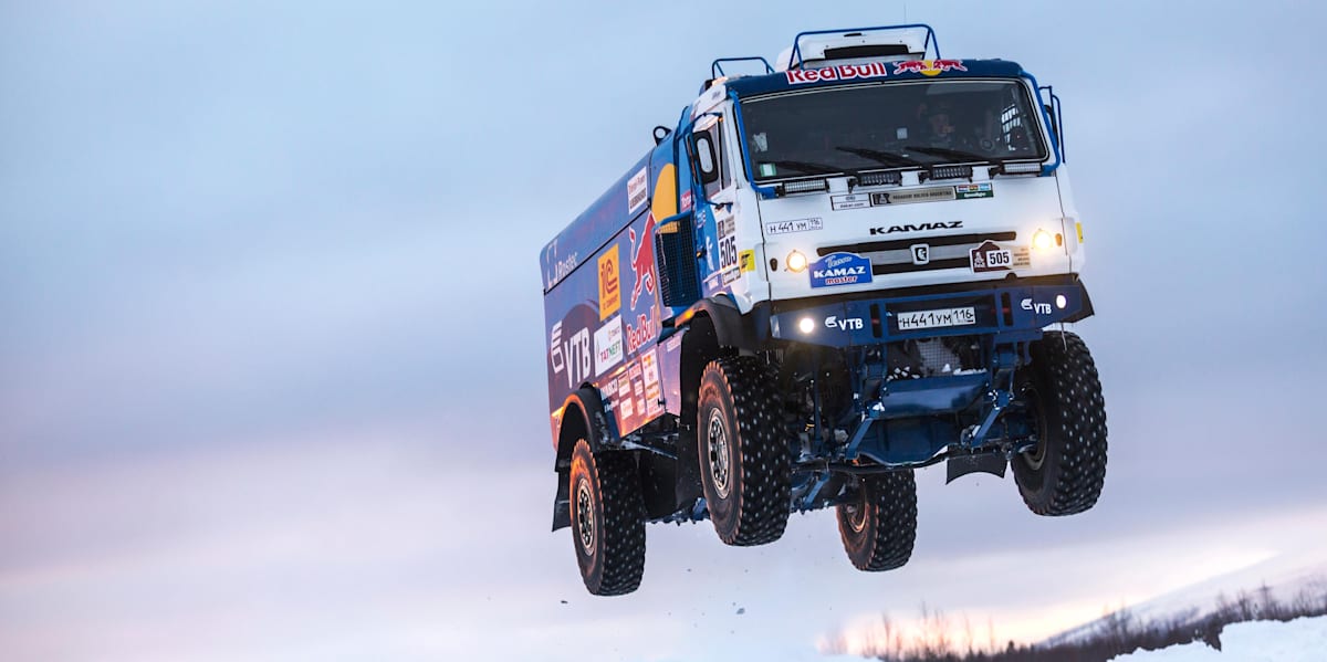 Team Kamaz Master: Dakar truck jumps over ice +video+