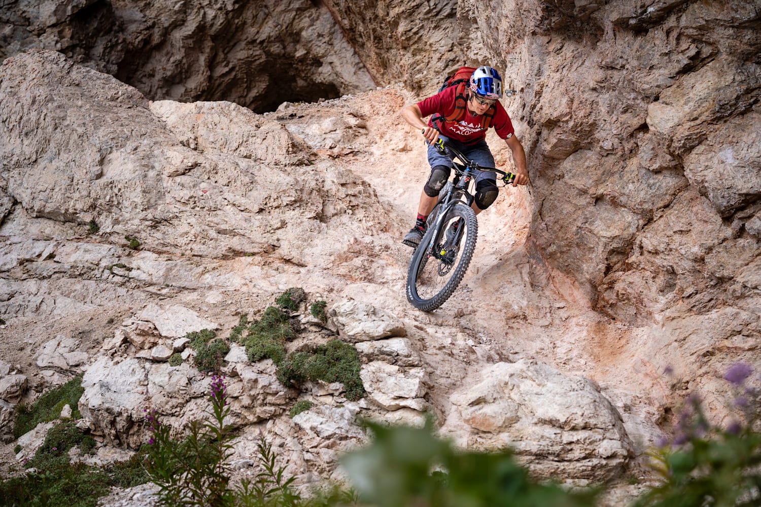 Tom Oehler i rower enduro kontra Dolomity