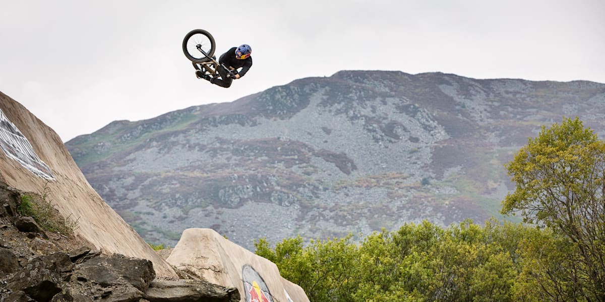 Quarter Master : Sauts en BMX sur un quarter pipe de 7m