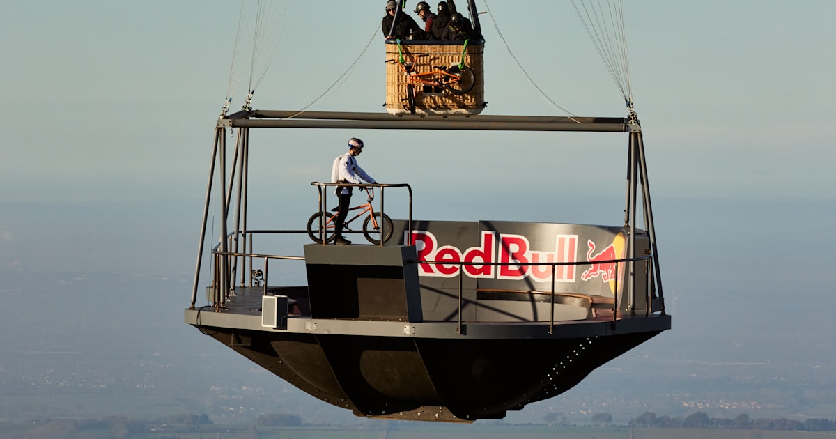 『Don’t Look Down』：クリス・カイルが語る天空ボウルライドの舞台裏 | BMX | レッドブル