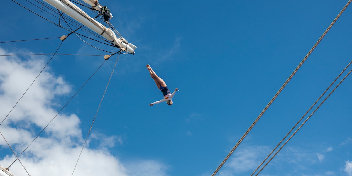 Skok do wody z rei żaglowca w Oslo - za kulisami