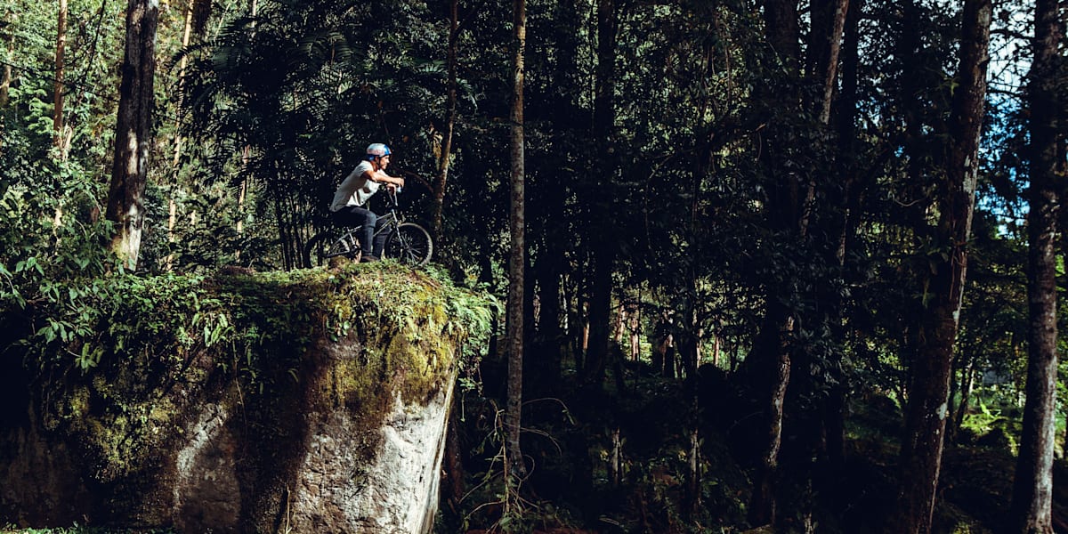 Kenneth Tencio en BMX dans la jungle du Costa Rica