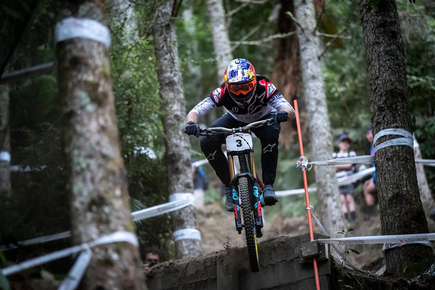 Downhill MTB: Brook Macdonald's 2019 Mondraker Summum