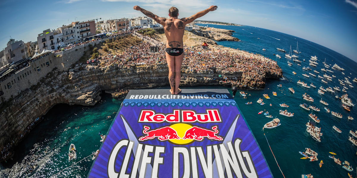 Este é o Red Bull Cliff Diving