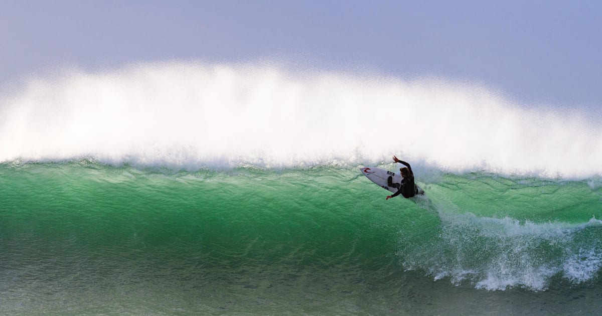 Sessions: Early season pro surfing at J-Bay – video
