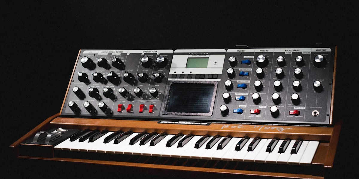 Learn how to play classic synths ++video tutorials++