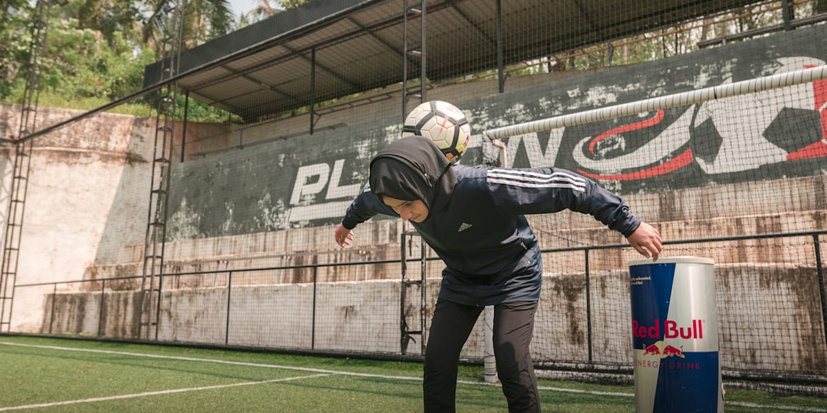 Freestyle football tricks: Beginner's tricks to learn