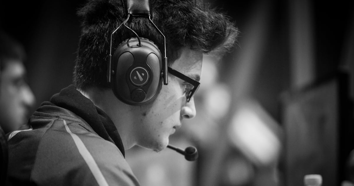 Dota 2: Miracle- on his stunning 9k MMR world record