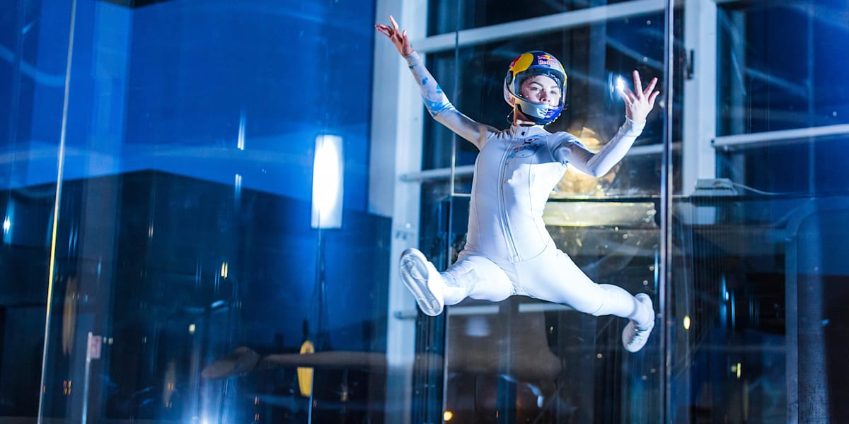 Maja Kuczyńska danse dans un simulateur de chute libre