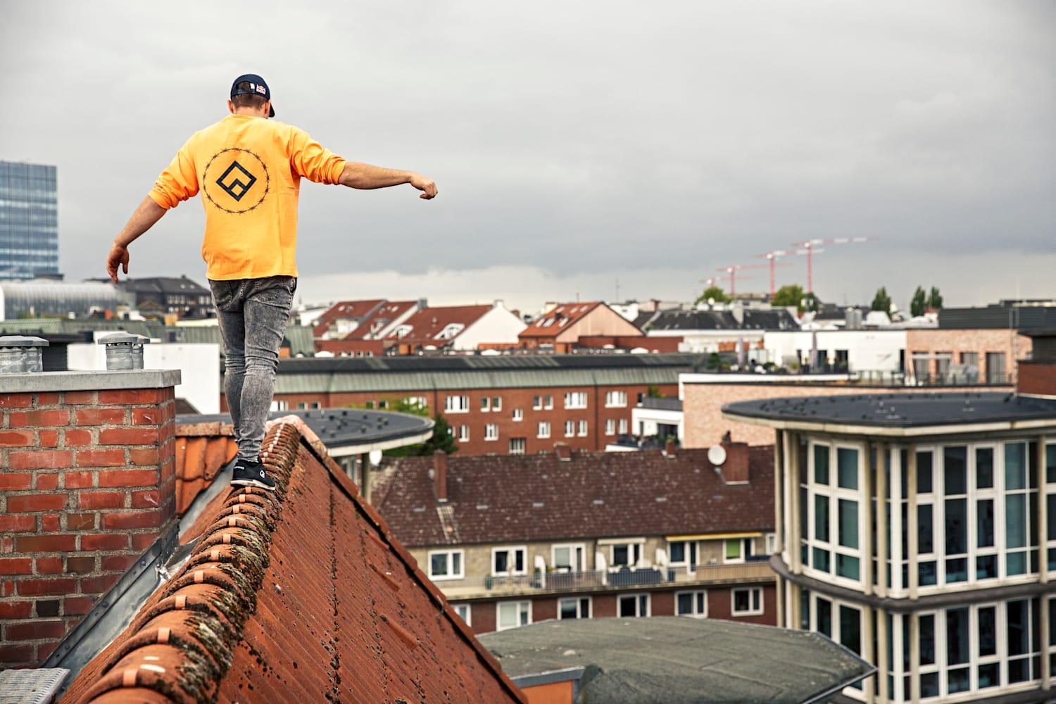 Jason Paul's Wild Phone Chase: Freerunning in Hamburg