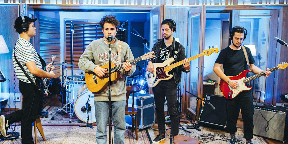 Banda Lagum ao vivo no Red Bull Music Studios
