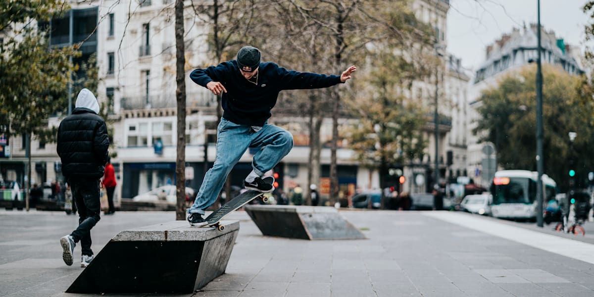 How to grind on a skateboard