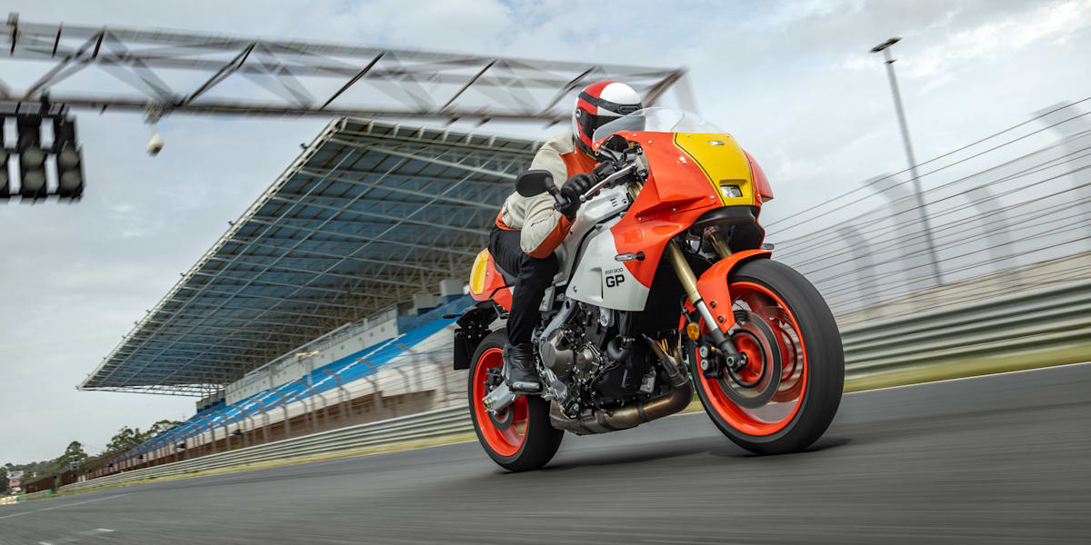 Yamaha XSR900 GP: the best retro sport heritage motorcycle