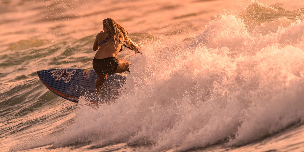 Izzi Gomez – Stand Up Paddleboarding