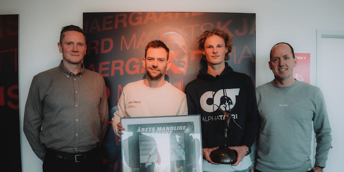 Maurits Kjærgaard får overrakt prisen som Årets Mandlige Talent