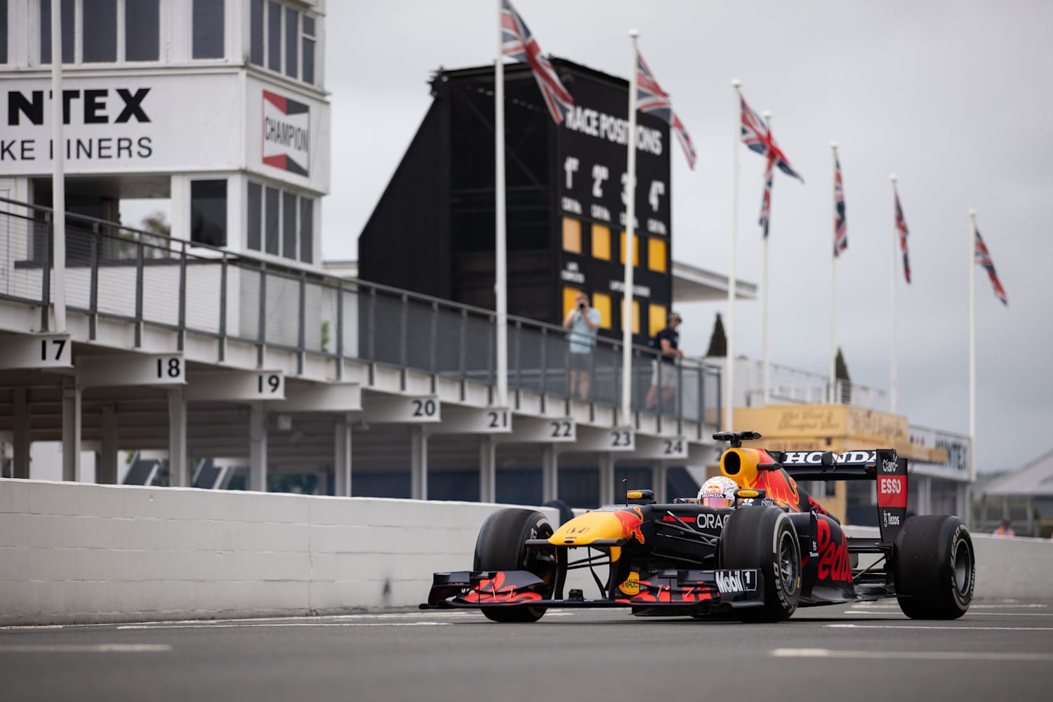 Red Bull Racing frente a lo mejor del Reino Unido Vídeo