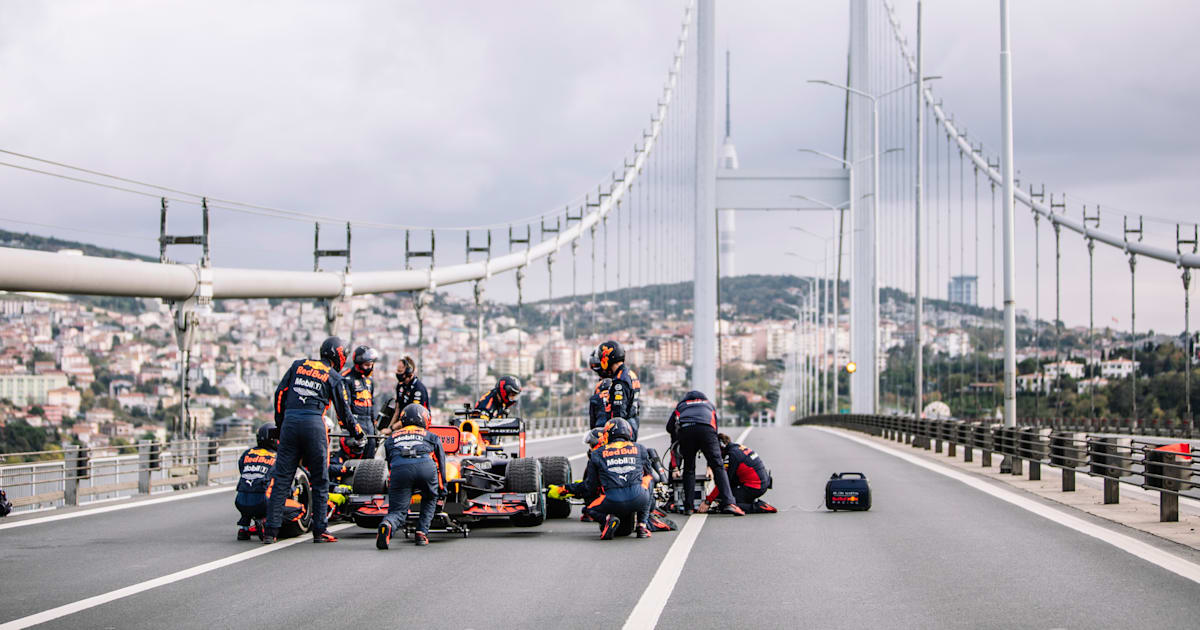 F1 drivers Pierre Gasly & Alex Albon explore Istanbul