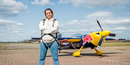 Inflight Interview met Didi Shanna in stuntvliegtuig