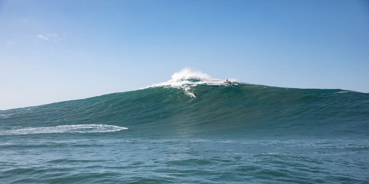 Nazaré: Hurricane Epsilon Swell with Dupont and Lenny