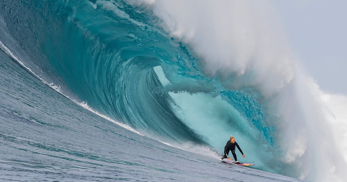 Shortboard vs longboard surfing