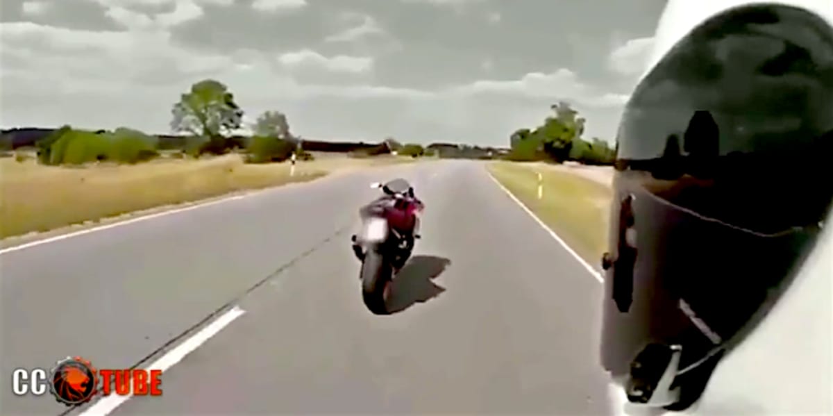 Motorbike keeps going after rider falls off – Video