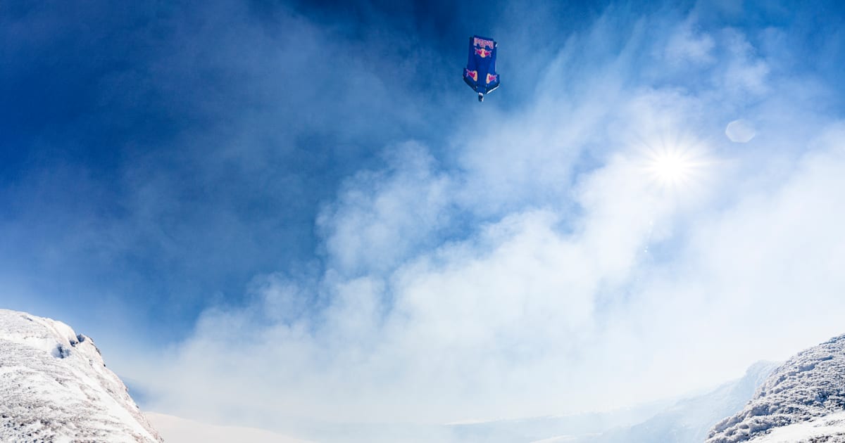 Sebastián Álvarez: Volcano wingsuit flight – story