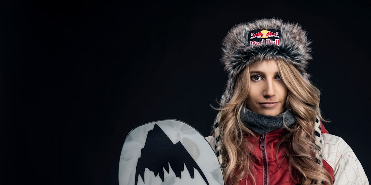 Natural Selection: Anna Gasser misst sich mit den Besten im Backcountry!