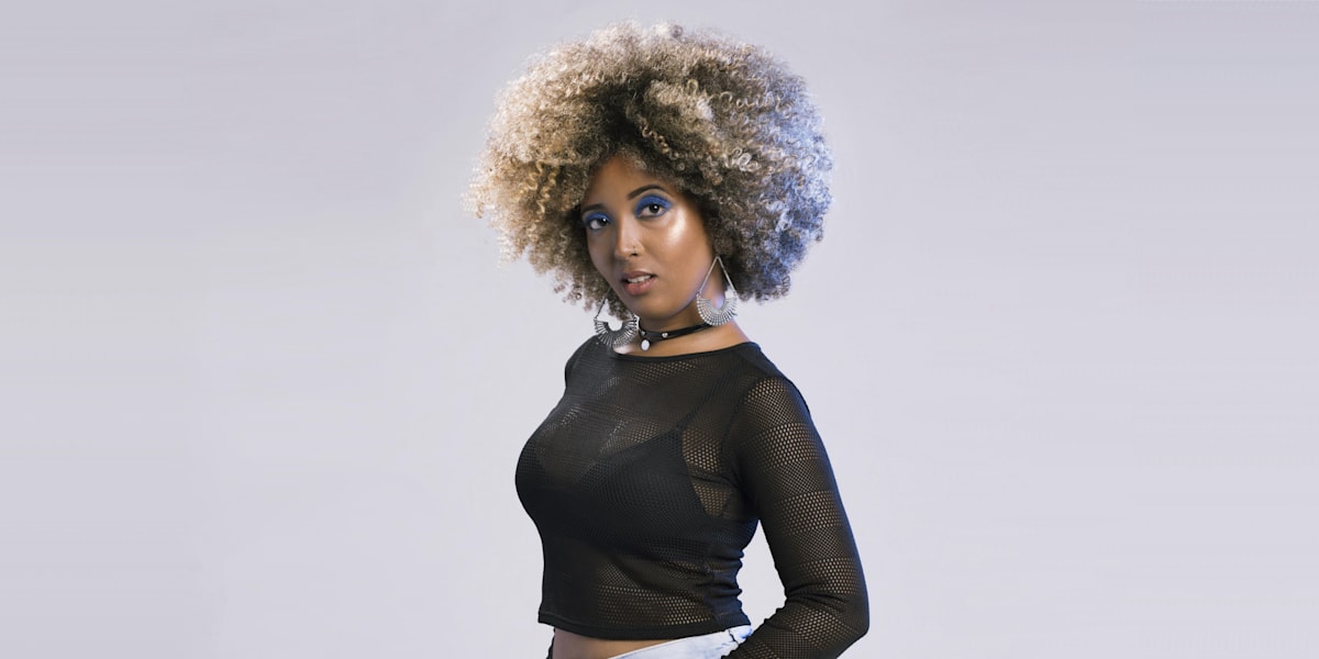 Conheça a cantora Nêssa