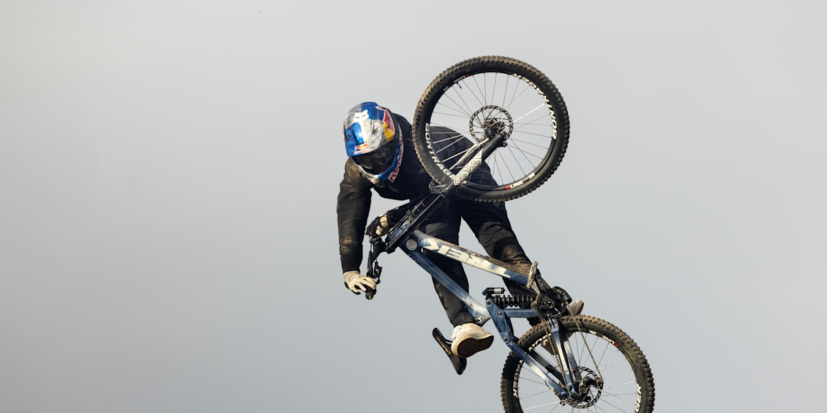 Kade Edwards en VTT au Dyfi Bike Park au Pays de Galles