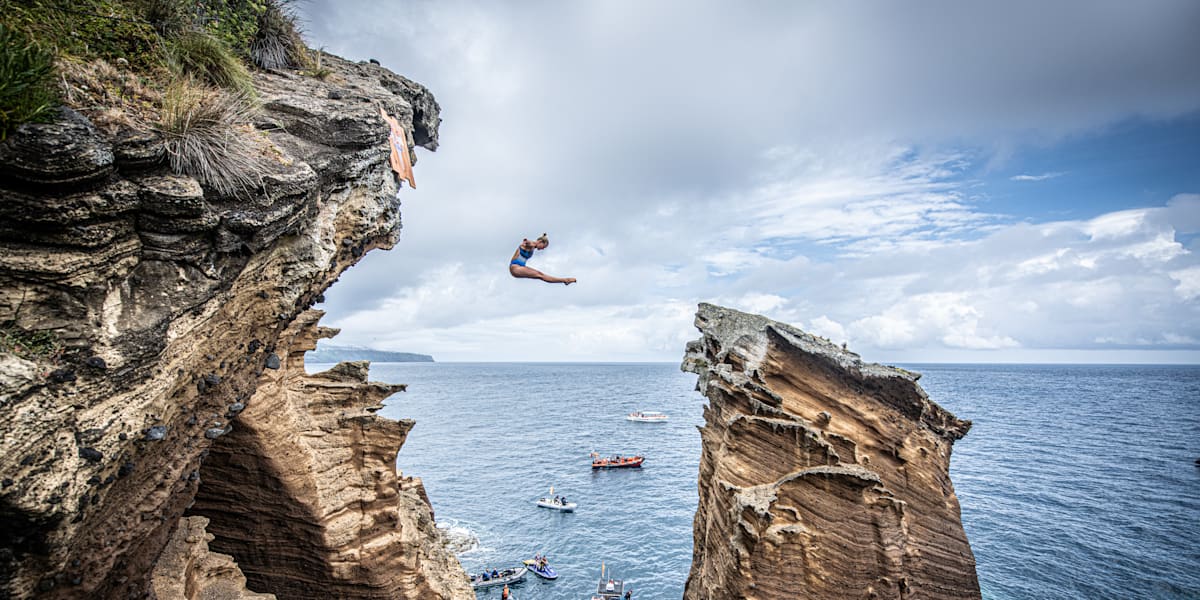 cliff diving wallpaper