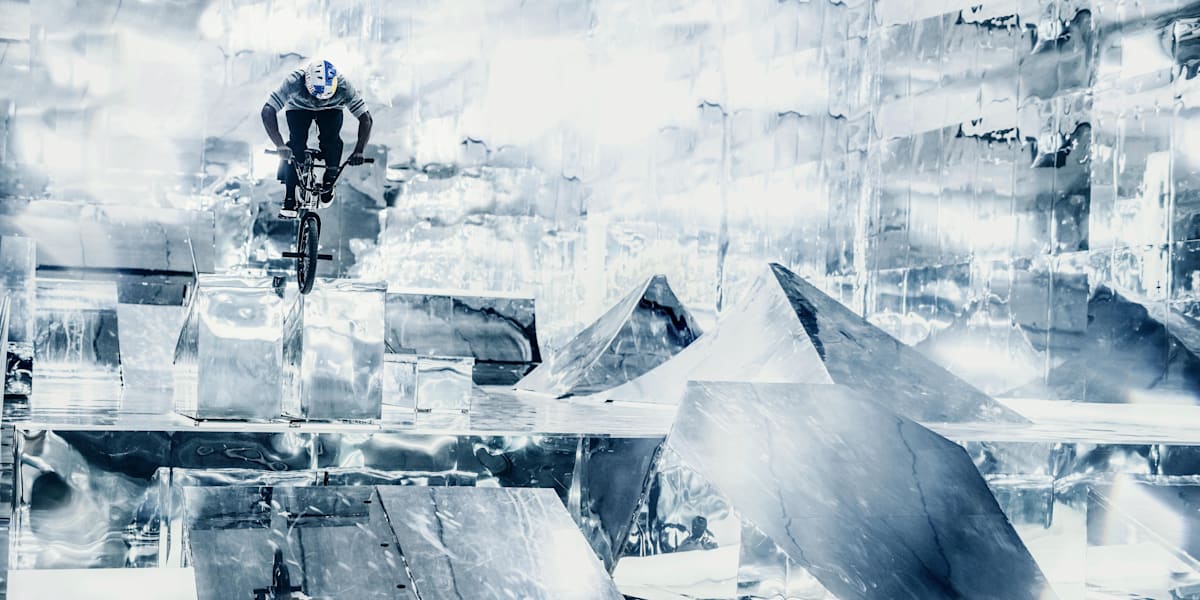 Mirror-Park-action-clip