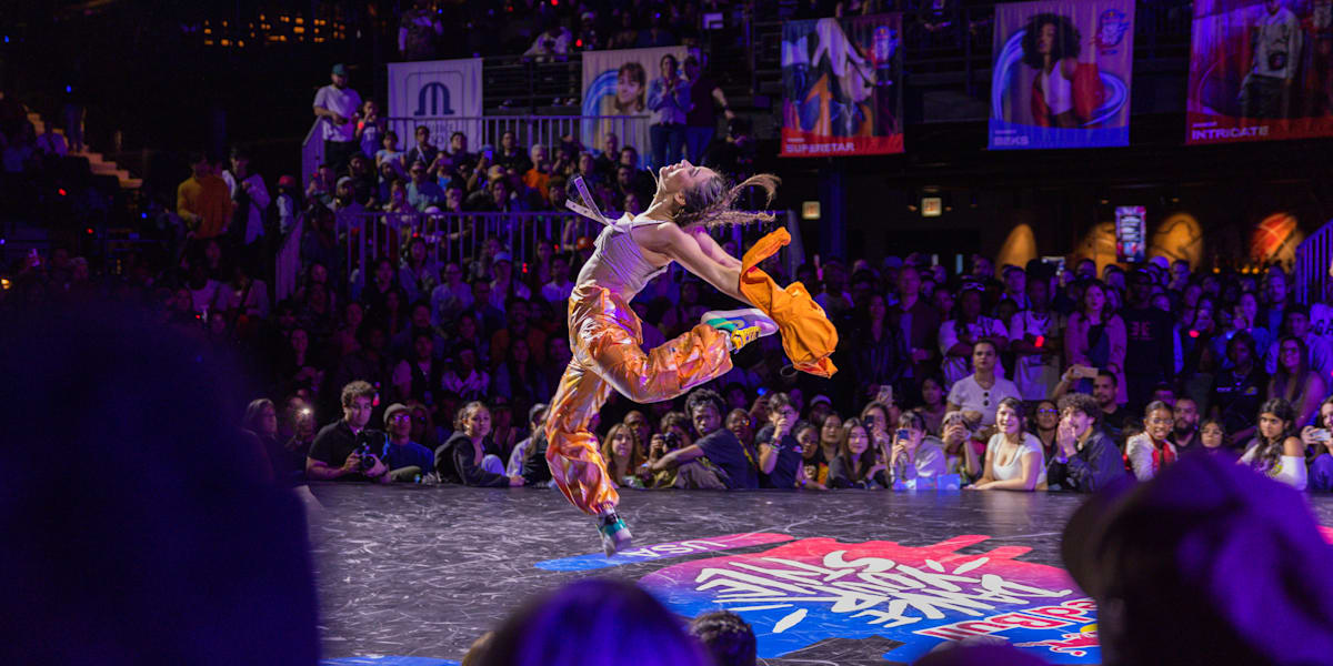 6 dancers in Chicago unleashing the power of movement