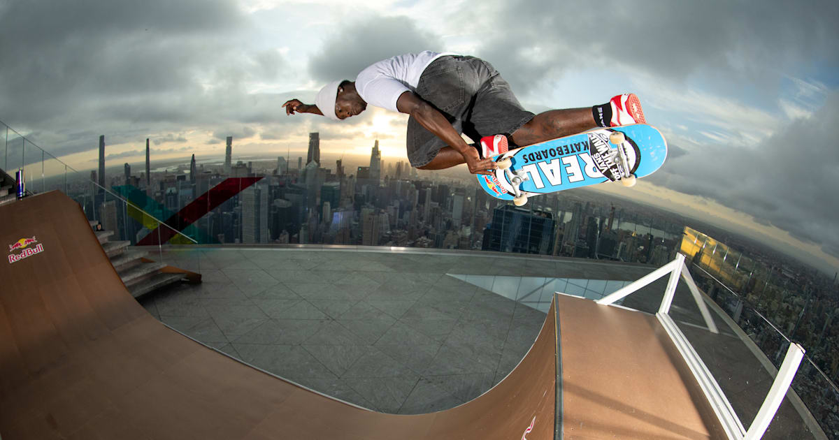 Zion Wright jeździ na wieżowcu w Nowym Jorku