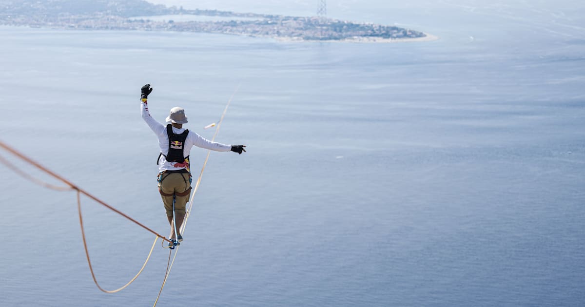 Messina Strait: Dramatic slackline world record attempt