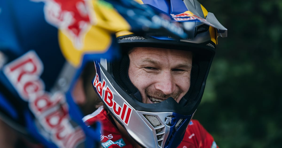 Taddy Błażusiak na elektrycznym motocyklu Stark Varg!
