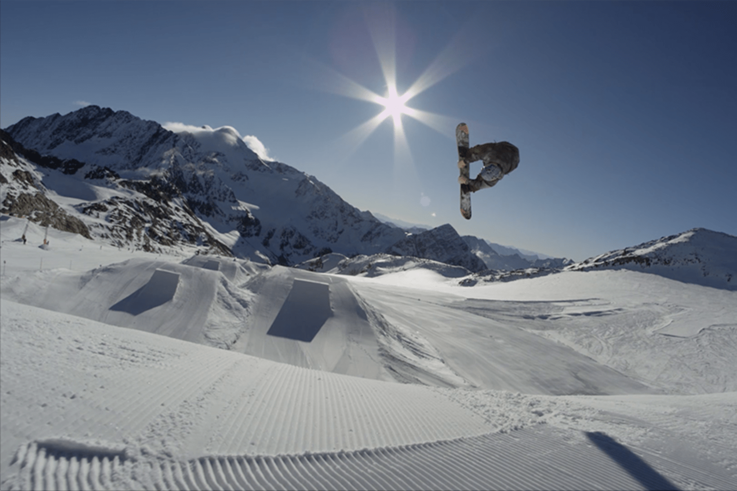 Marcus Kleveland pose un quadruple cork ! - Snowboard