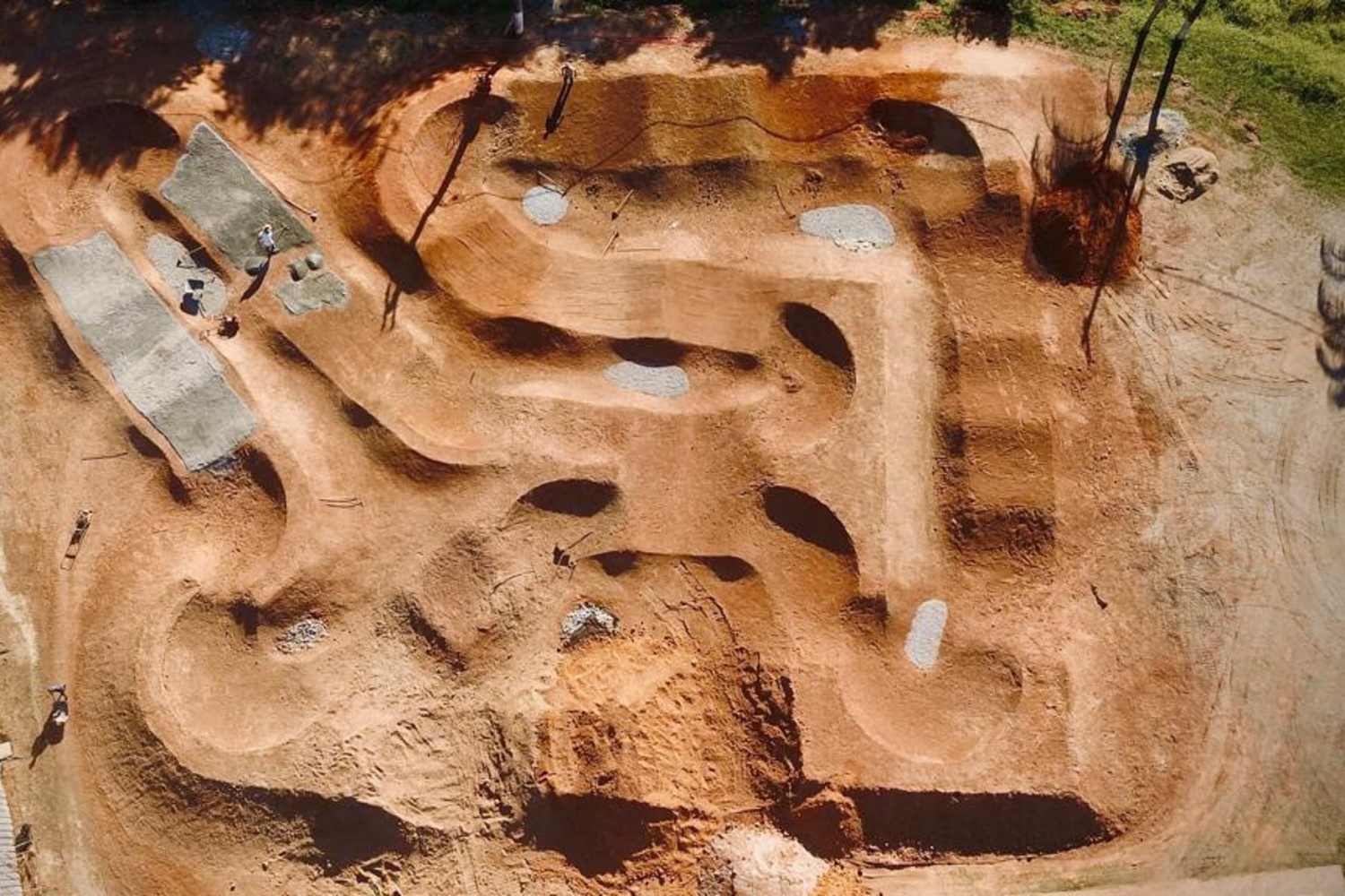 Henrique Avancini prepara pista de pump track 'em casa'