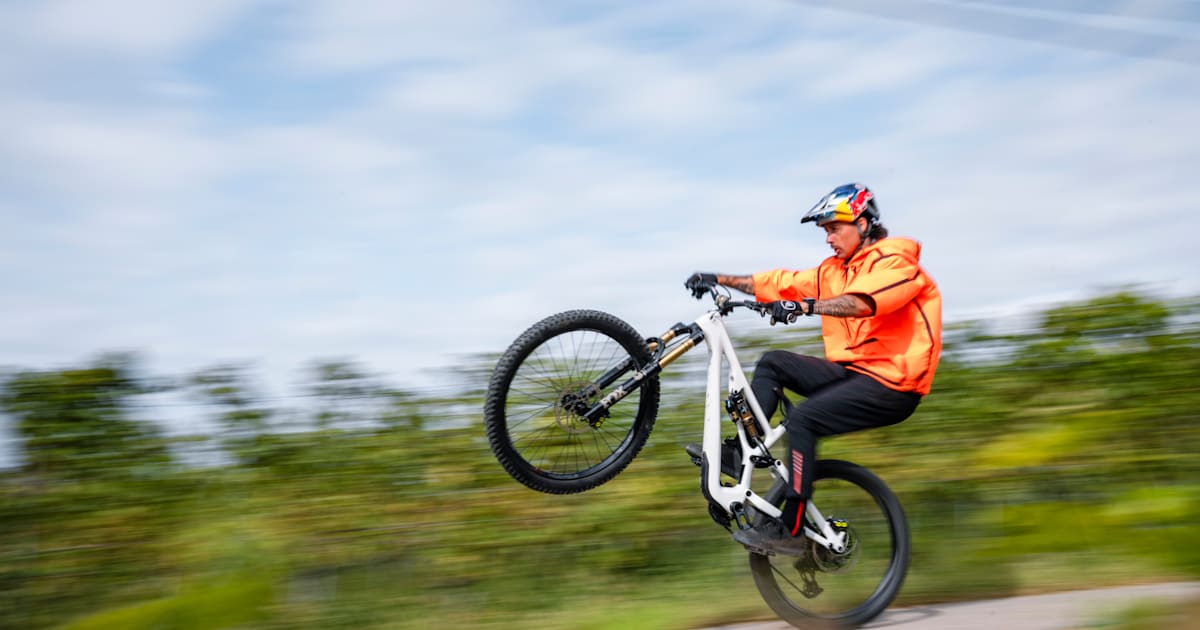 Kriss Kyle: Behind the scenes of Through the Grapevines