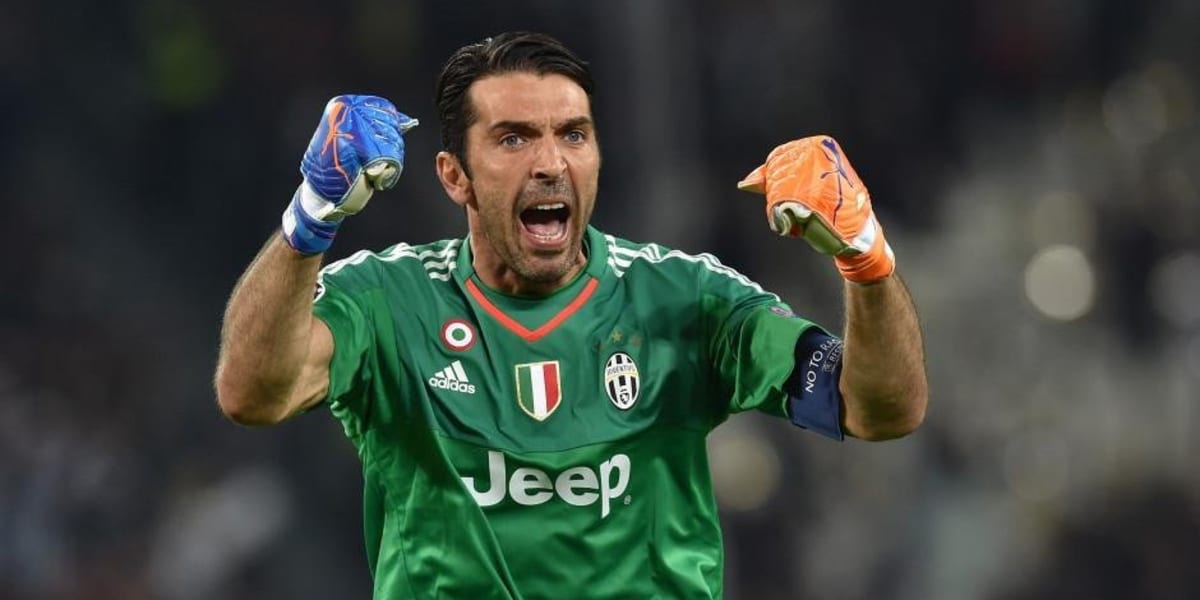 10 defesaças de Buffon com a camisa da Juventus