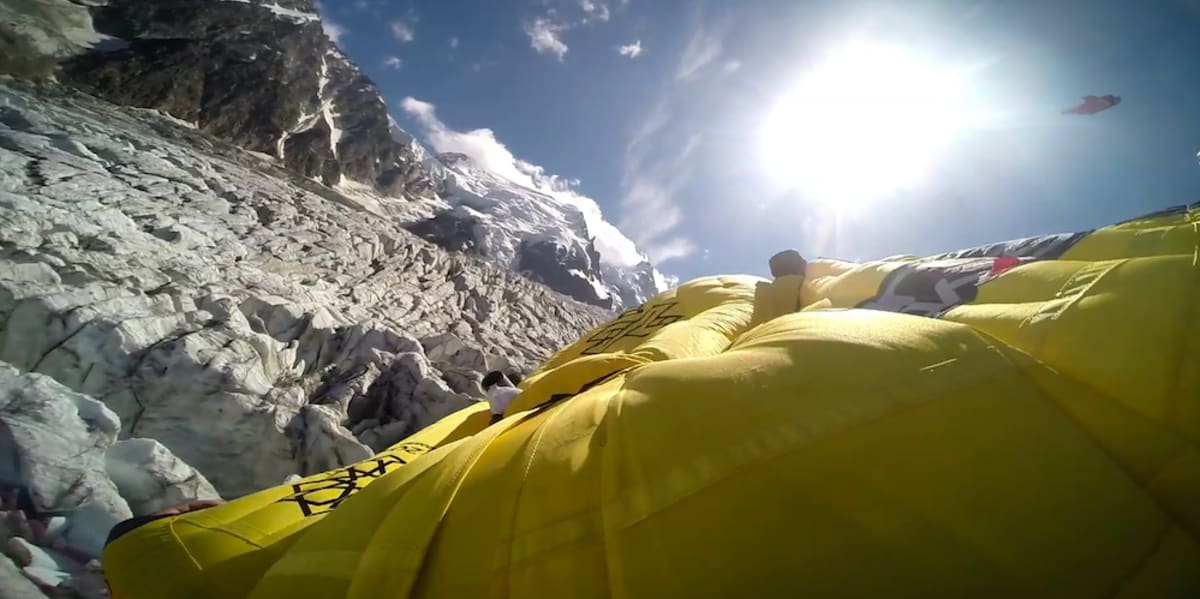 Vince Reffet : Vol à l'envers en wingsuit vidéo