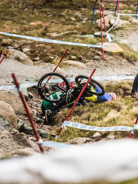 Dangers and injury risks in downhill MTB racing +video+