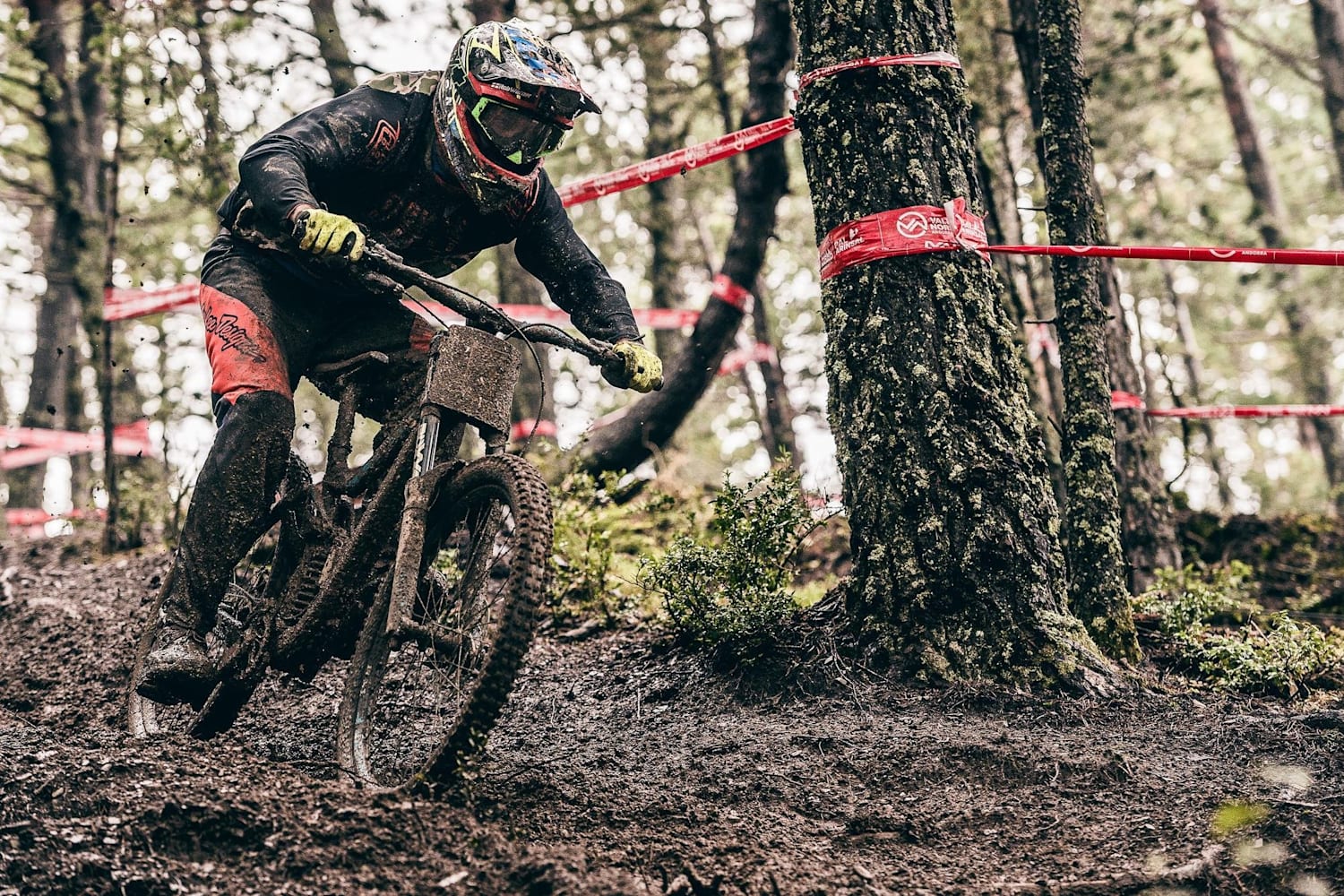 Rob Warner DH MTB World Champs track Andorra *video*
