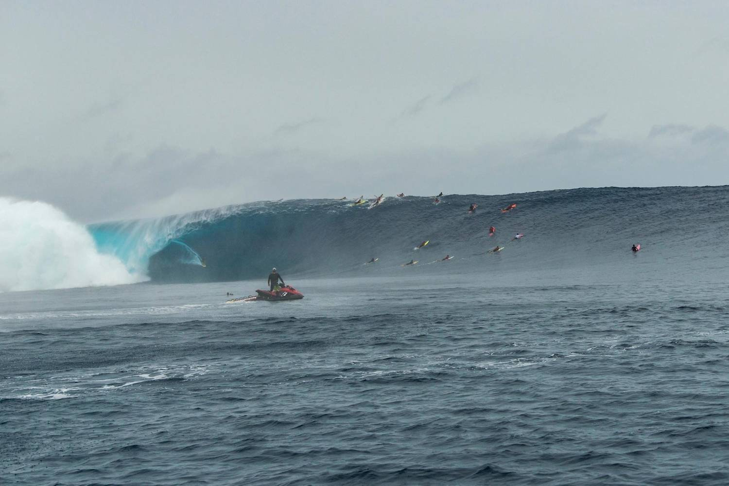 Huge waves in Fiji: Cloudbreak just made history