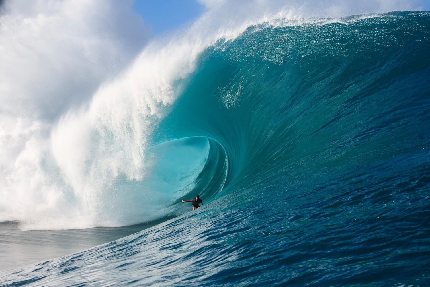 Sessions: Teahupo'o Tahiti free surfing session – video