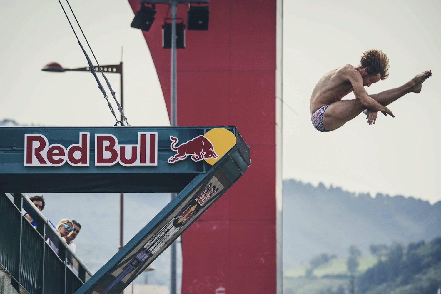 The best dives of cliff diving champion Gary Hunt