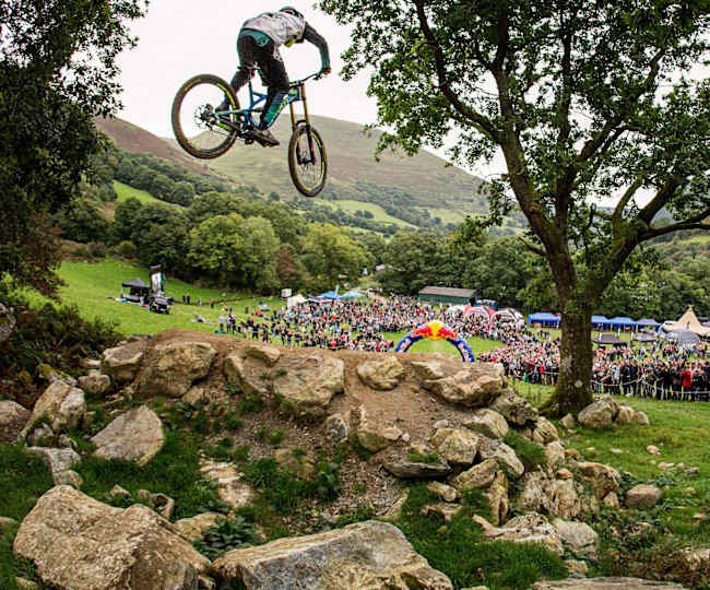 Rob Warner Meets Bernard Kerr MTB DH | Red Bull Bike