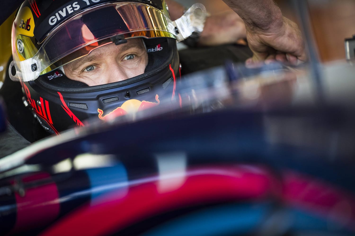 Sébastien Ogier drives 2011 F1 car video - Red Bull