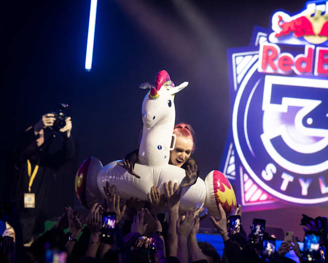 DJ Zozulya выступила в ВШЭ в Minecraft