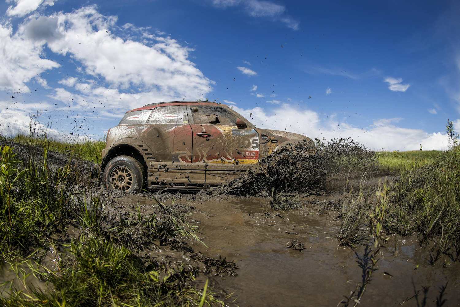 Silk Way Rally: Behind the scenes at checkpoint +video+