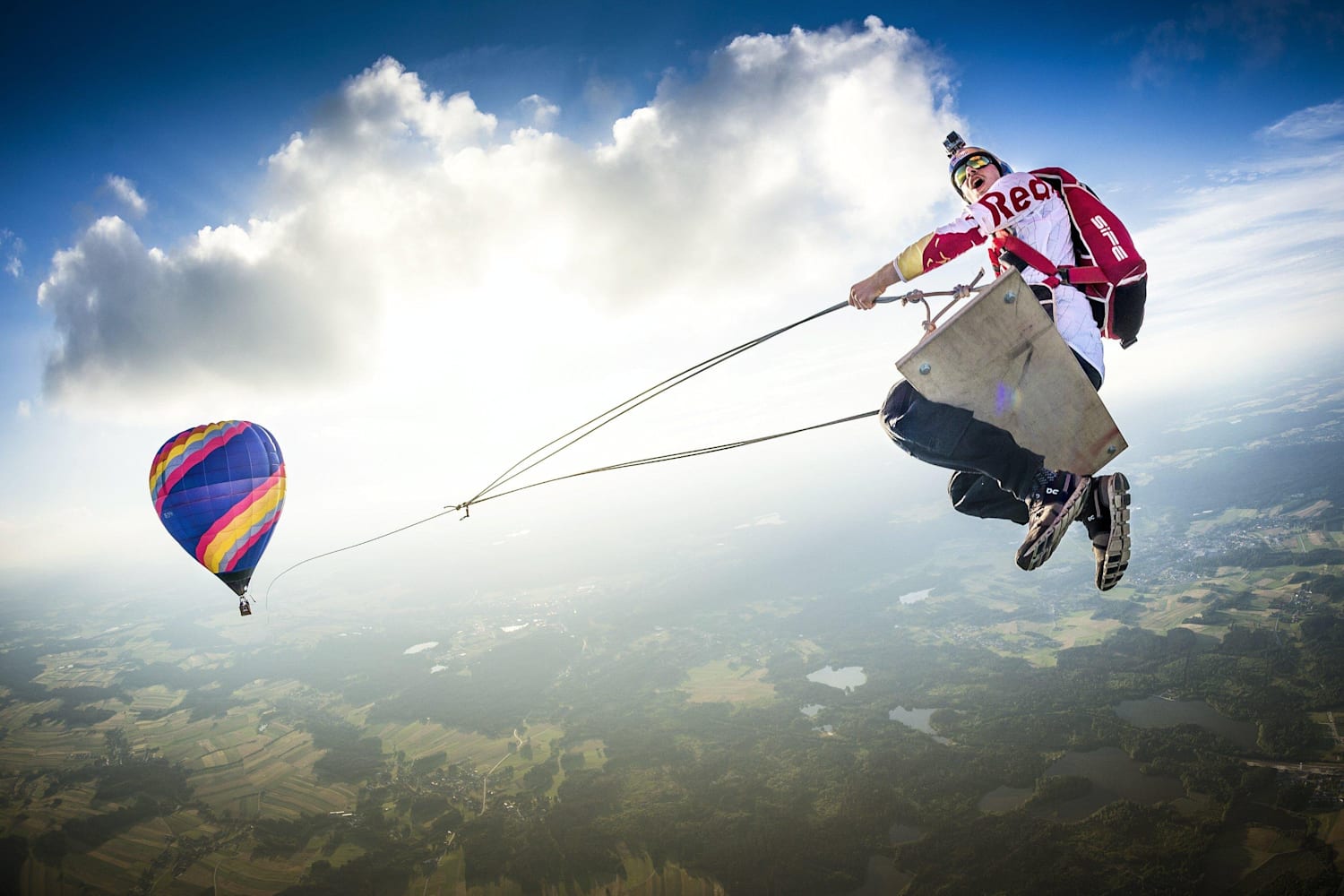 Adrenalin & Alltag: Die Red Bull Skydiver